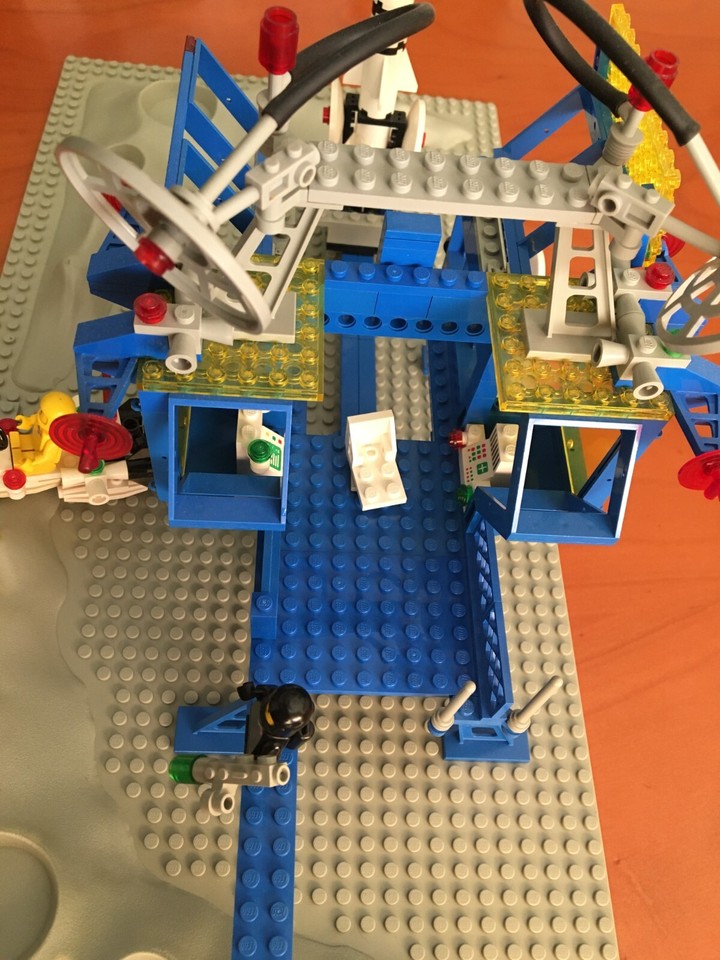 Lego Classic Space Inter-Galactic Command Base 6971 complete w ...