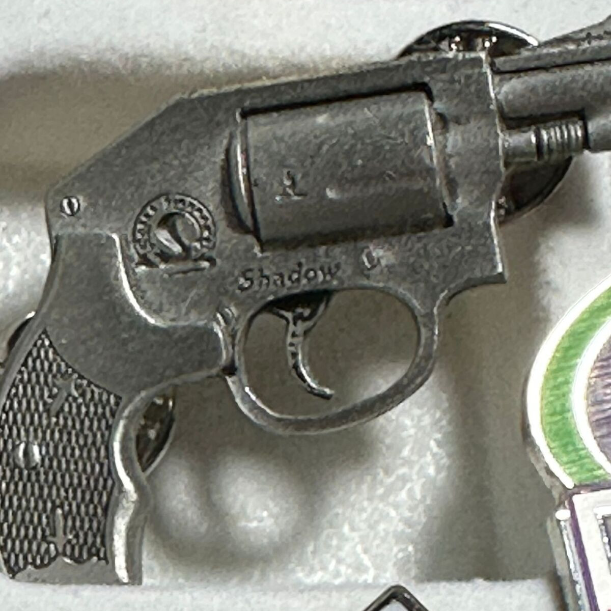 Gun Shadow Cylinder Revolver Vintage Tack Pin T-6576 - Gem