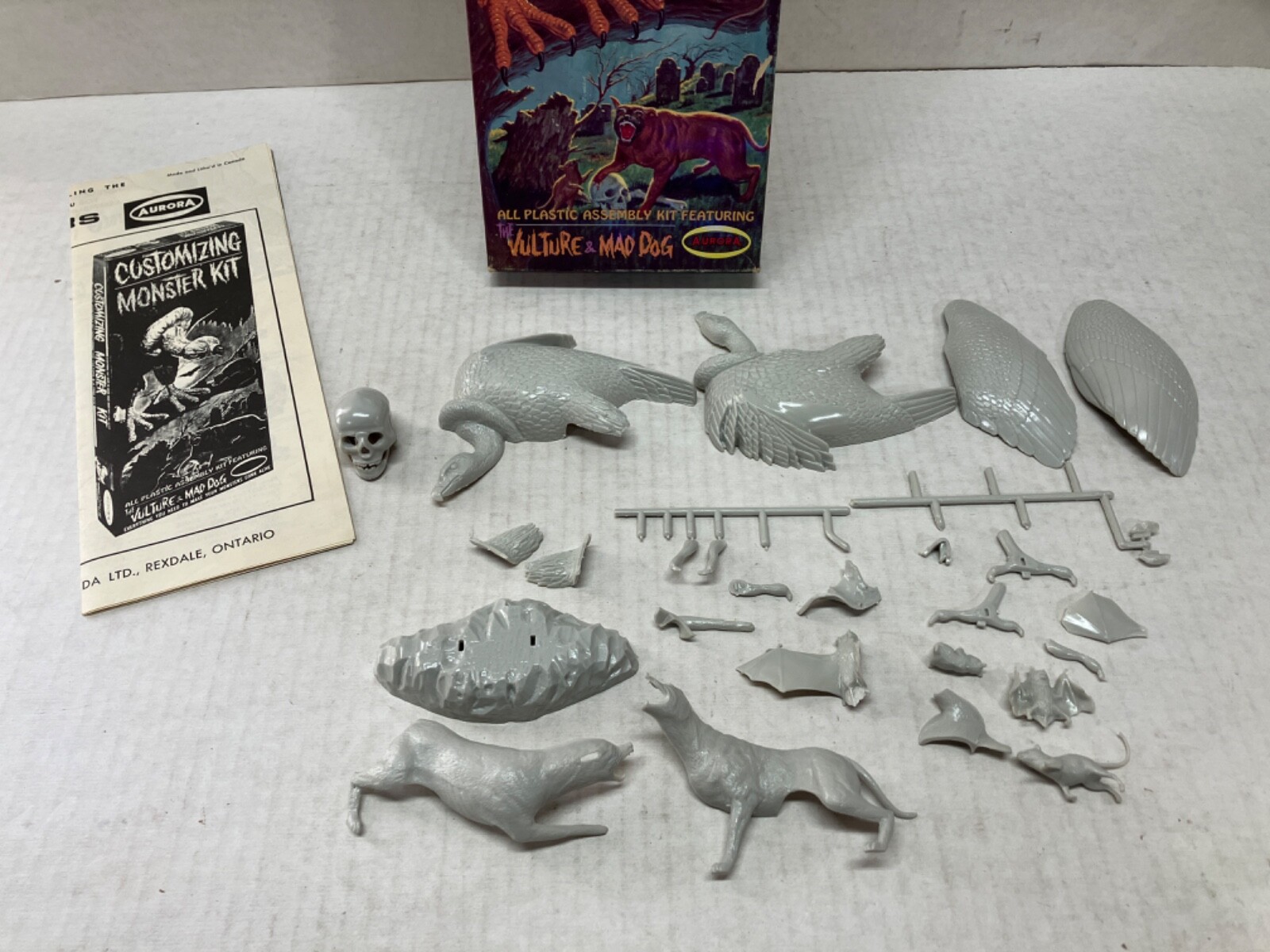 VINTAGE AURORA 1960'S THE VULTURE & MAD DOG MODEL KIT | eBay