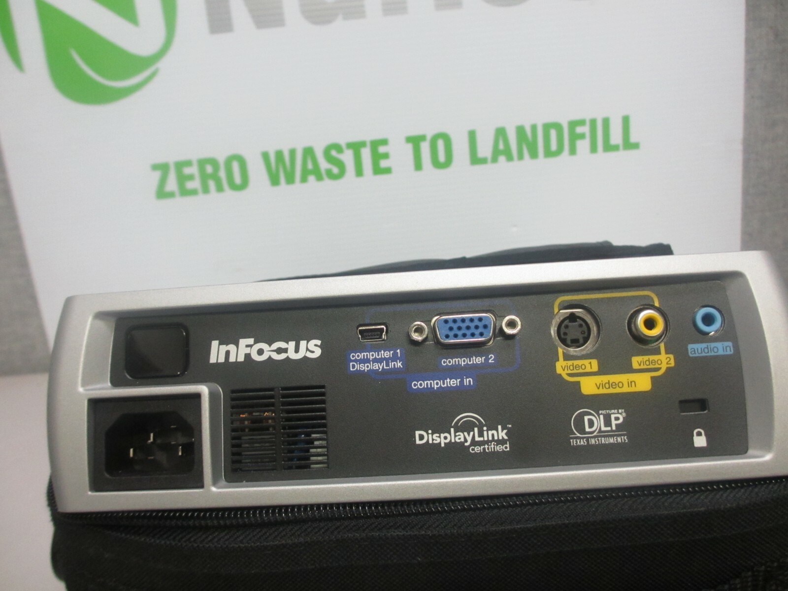 InFocus IN1100 DLP Projector w/ Remote & Case [84 Lamp Hour] | eBay