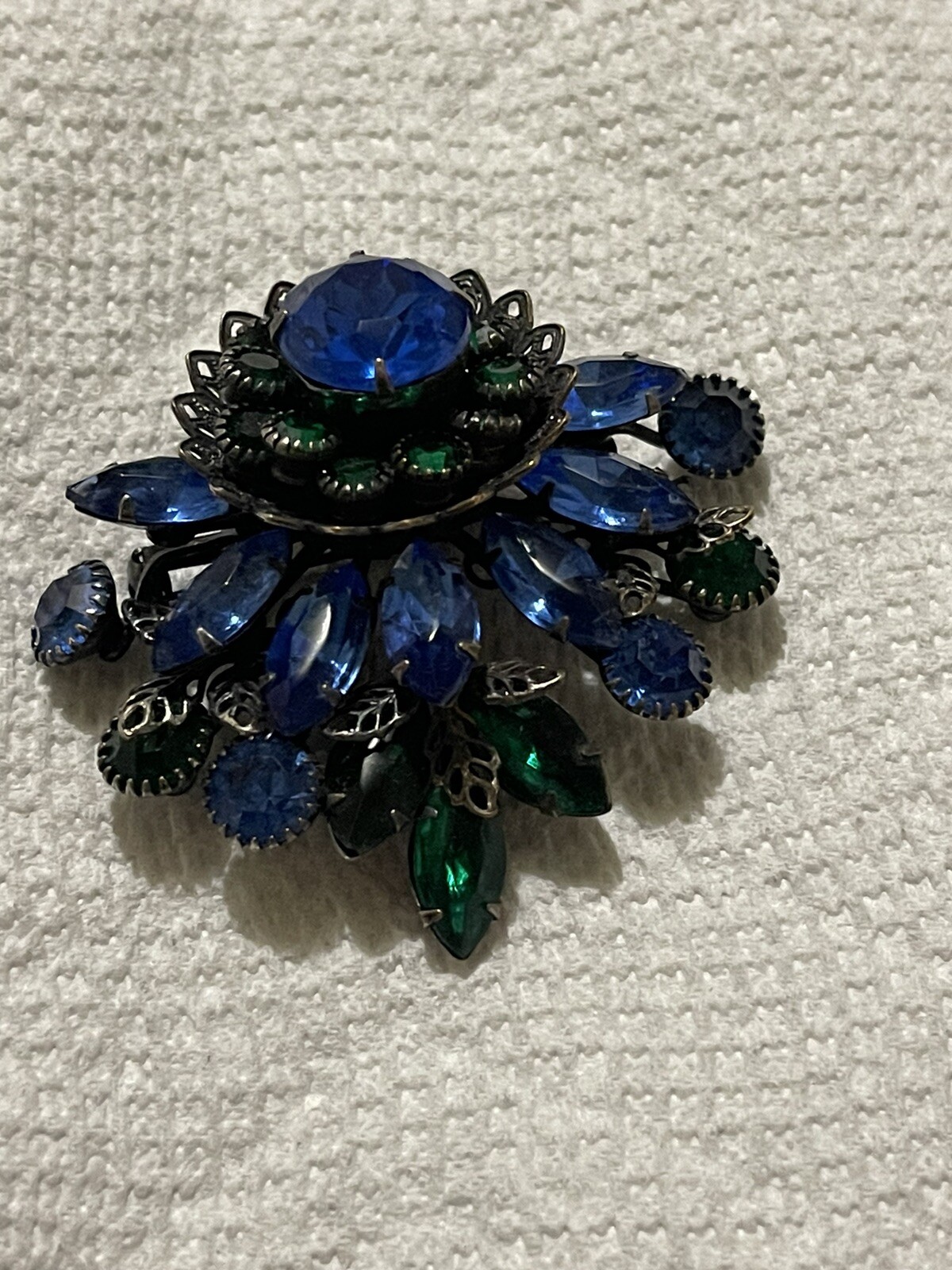 Vintage Beautiful Juliana Deep Blue Glass Brooch - Gem