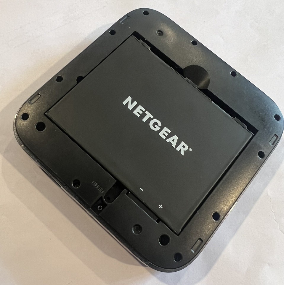 NETGEAR AT&T M6 PRO Nighthawk MR6500 WiFi 6 Mobile Router (5G ...