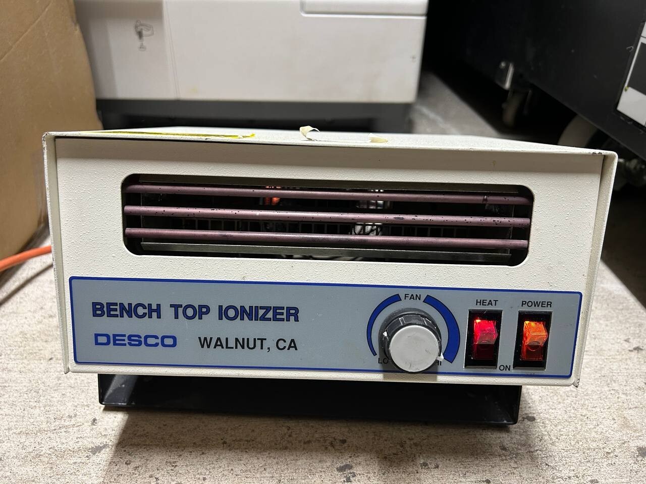 DESCO A60408-1 Bench TOP IONIZER for sale online | eBay