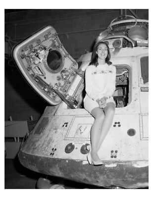 1971 Miss NASA And The Apollo 8 Space Capsule 8x10 Photo On 8.5" x 11 ...