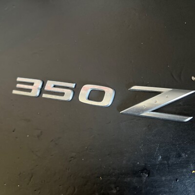 (03-08) NISSAN 350Z REAR TRUNK LID EMBLEM LOGO BADGE SIGN SYMBOL 04 05 ...