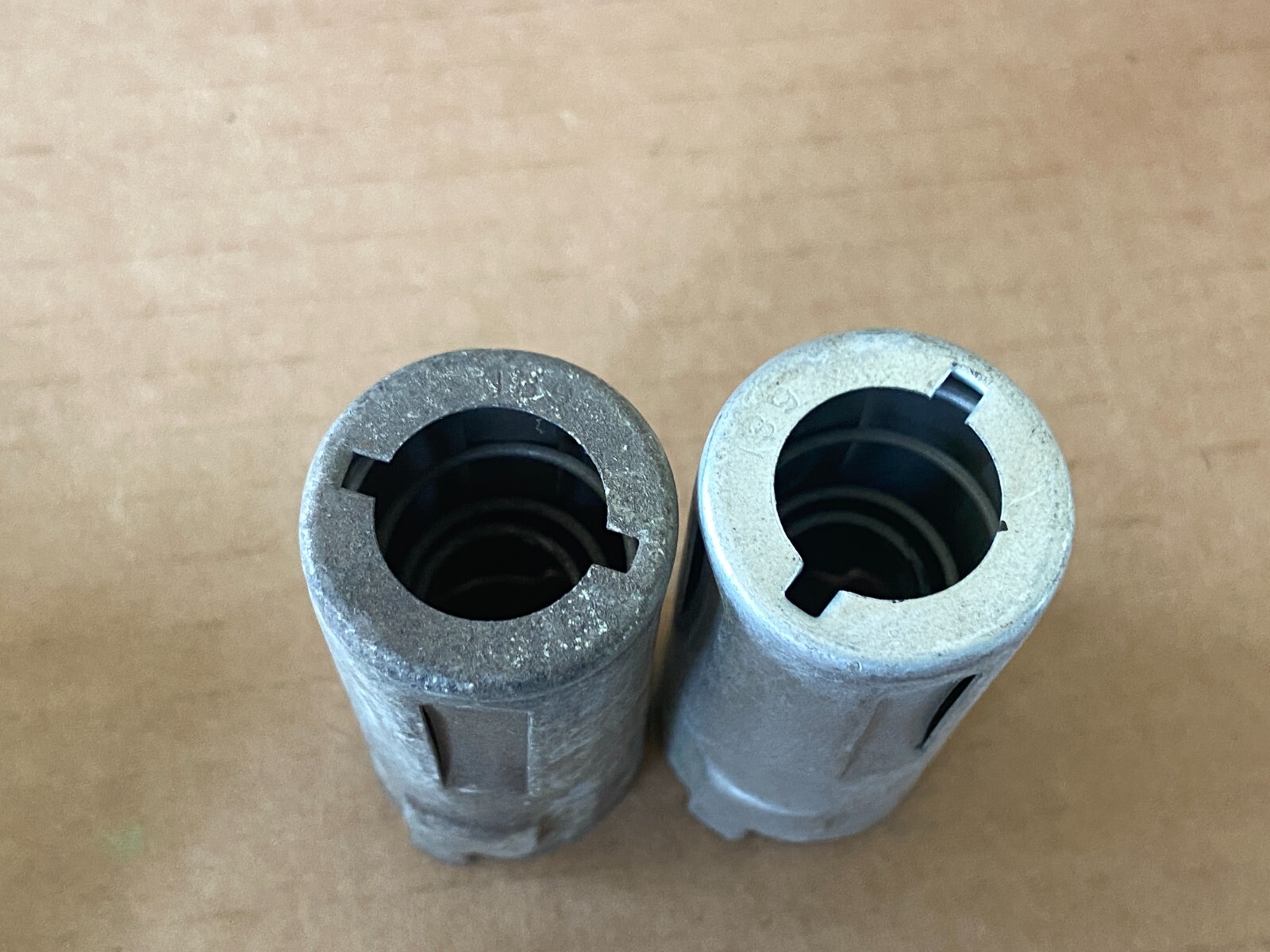 2 Vintage Cinch J-Slot Vacuum Tube Shield Covers for 9-pin tubes 12AU7 ...