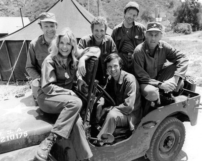 MASH TV SHOW CAST PHOTO 8x10 Hawkeye Trapper Hot Lips Henry Radar Frank ...