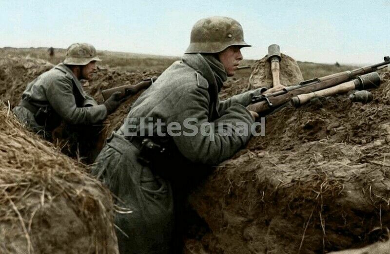 WW2 Picture Photo German soldiers equipped with K98 rifles and Model 24 ...
