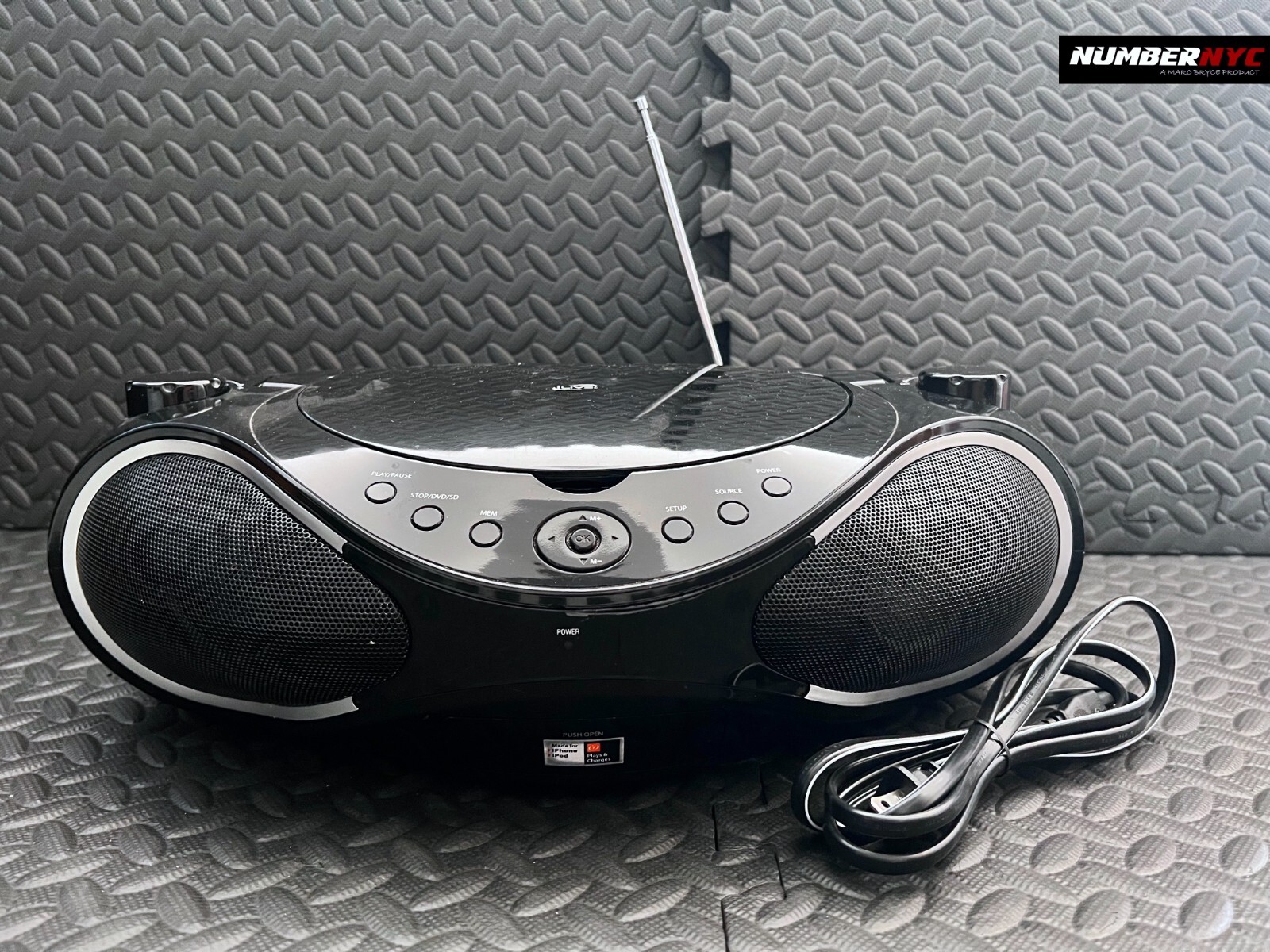 iLive IBPD882B Portable Music & Movie System 7" LCD Screen CD DVD ...