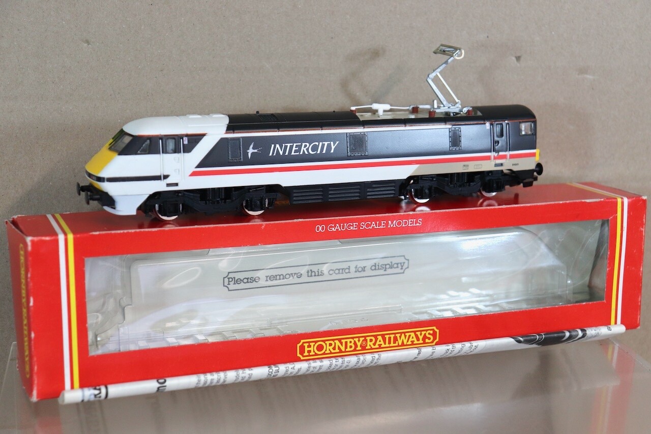 Hornby R240 Class 91 Electric Locomotive 91001 Intercity Swallow for ...