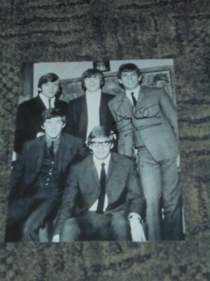 HERMANS HERMITS - 12x8 PHOTO SIGNED BY BARRY WHITWAM -(14) | eBay