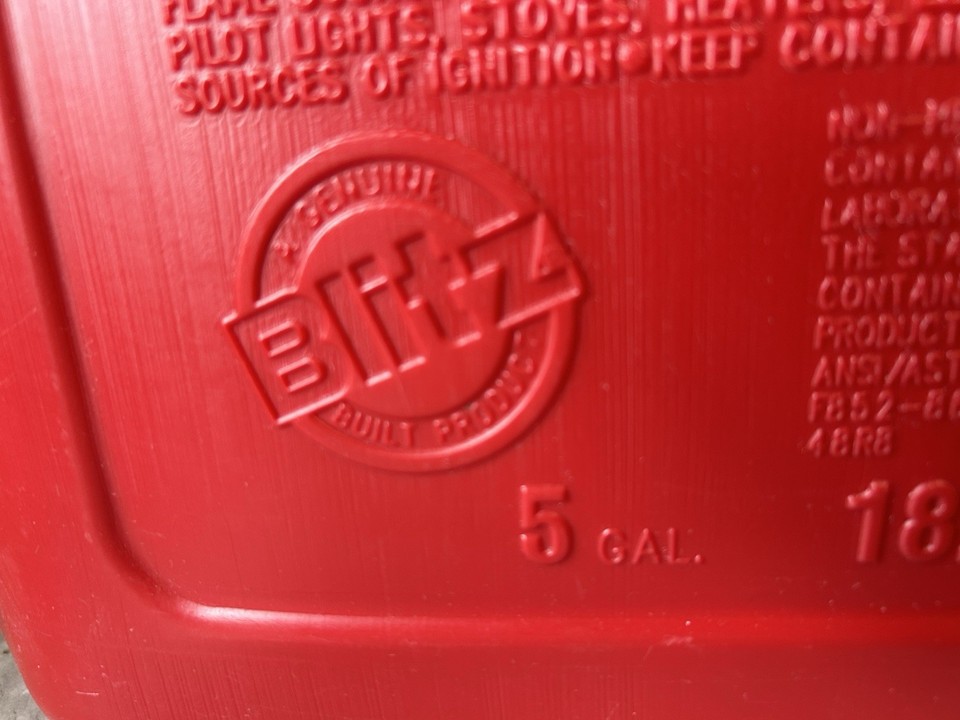 Vintage Blitz 5 Gallon Gas Can Red Poly Rear Vented Model 11833 Nice ...