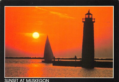 # H2742 MUSKEGON, MI. POSTCARD, LIGHT HOUSE | eBay