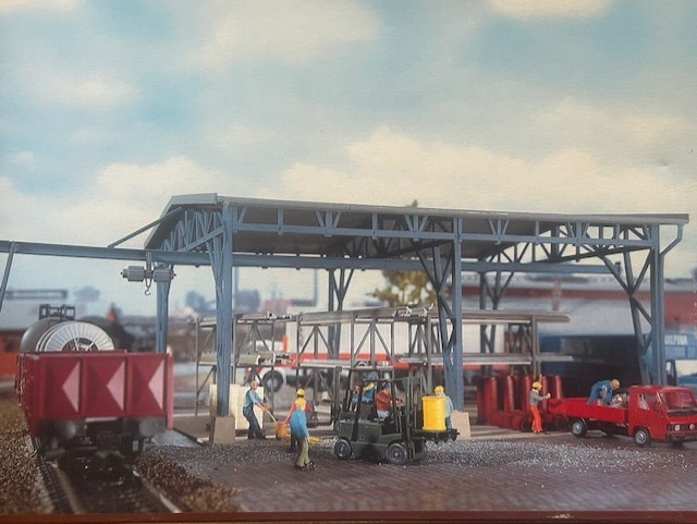 STEEL PIPE & MACHINE SHOP DEPOT with OVERHEAD CRANE - HO Scale PLASTIC ...