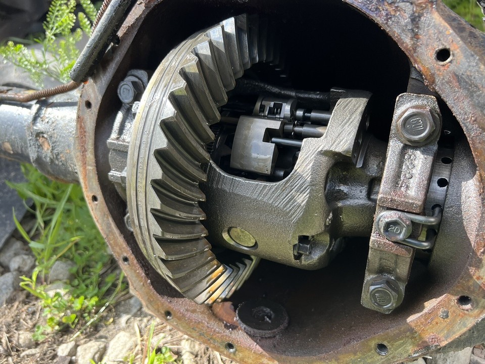 REAR DIFFERENTIAL 81-87 Chevy 20 REAR AXLE 4.10 GT5 G80 Semi Float 14 ...