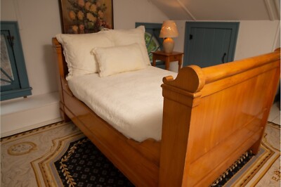 1900-1950 - Antique Wood Bed