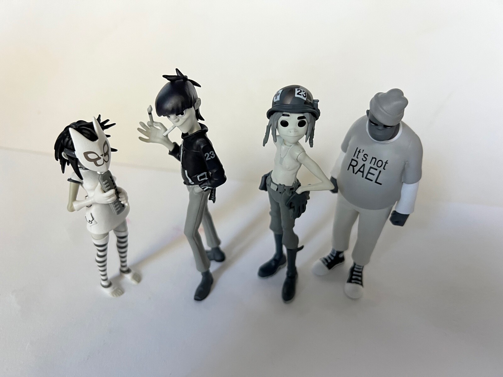 Gorillaz x Superplastic RARE (NOODLE B&W CHASE) Mini Figure - NEW Blind ...