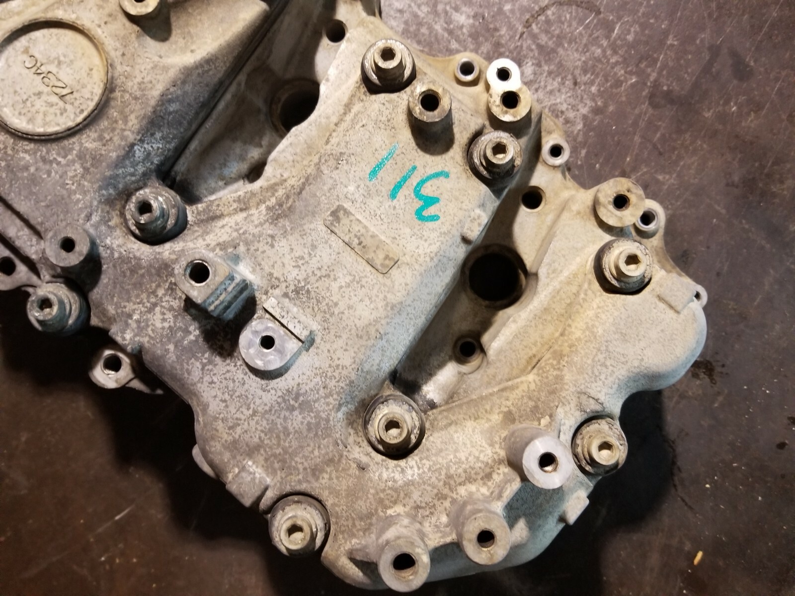 2011-2015 DURAMAX 6.6 6.6L DIESEL LML VALVE COVER & SPACER RH PASSENGER ...