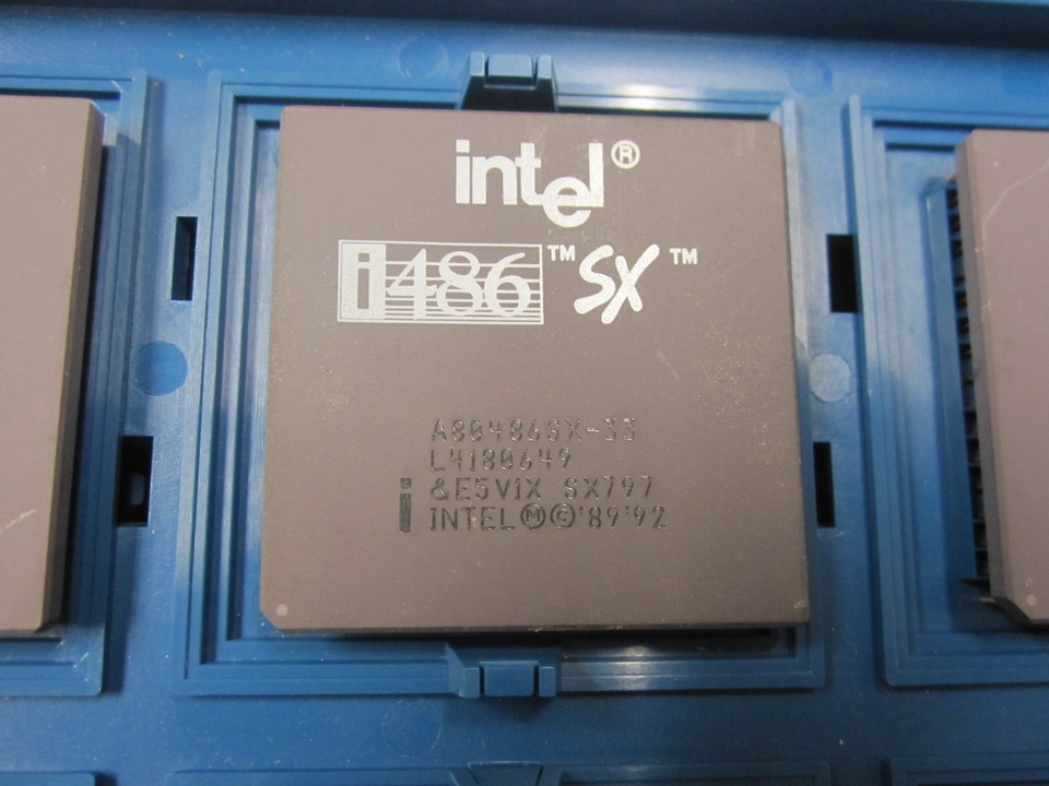 Vintage but NEW Intel i486 SX A80486SX-33 &E5ViX SX797 Ceramic Gold CPU ...