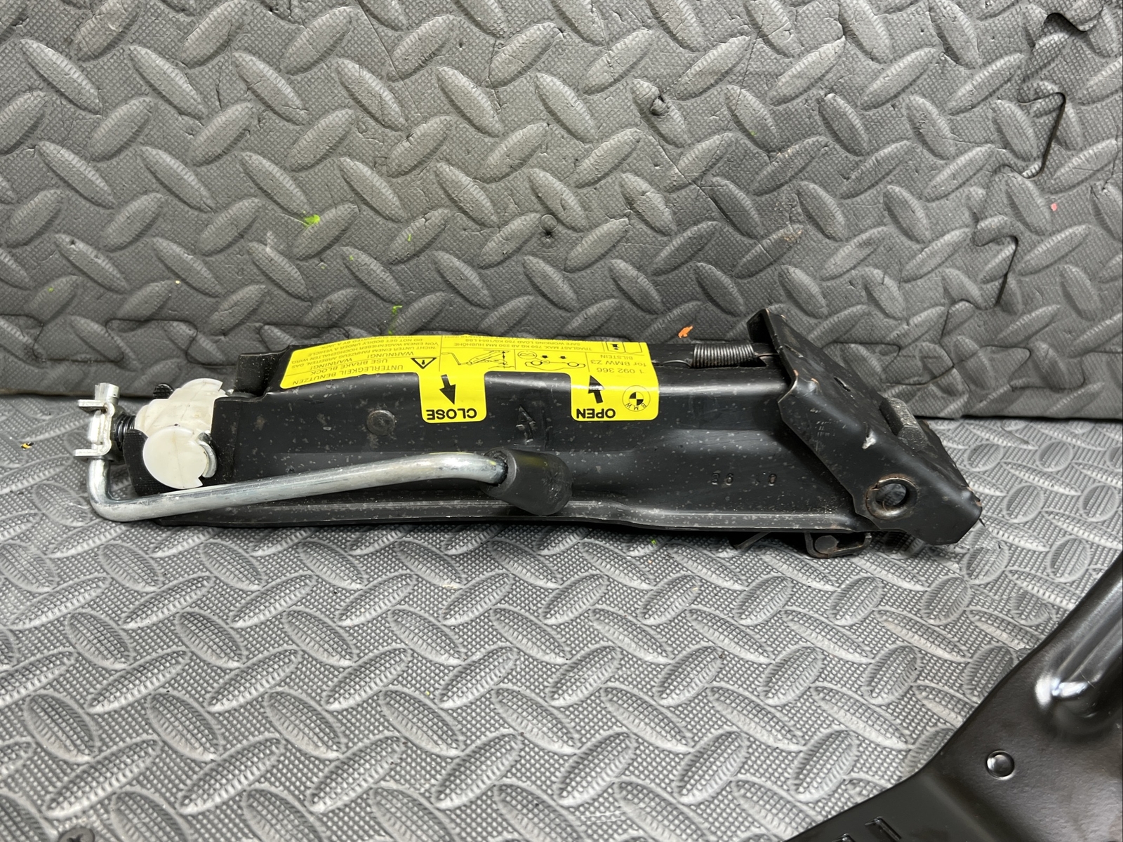 💥OEM 1996-2002 BMW E36 Z3 Emergency Wheel Tire Spare Lift Jack Tool ...