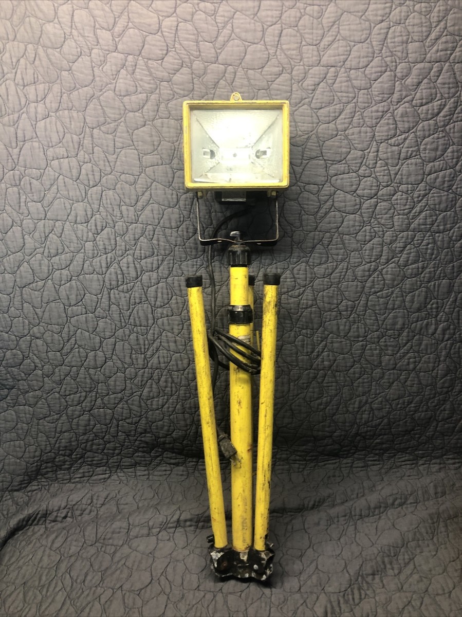 Regent Portable Work Light Woods 500 Watt Portable Work Light, Yellow