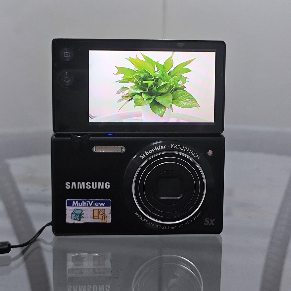 Samsung MV800 Digital Camera 5X Optical Zoom Selfie Flip-out Vlog 16 ...