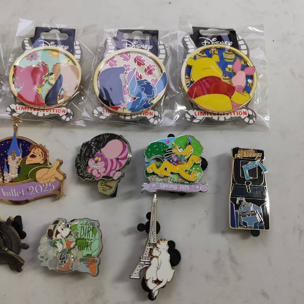 Disney exchange badges come in groups of 15 pins | eBay