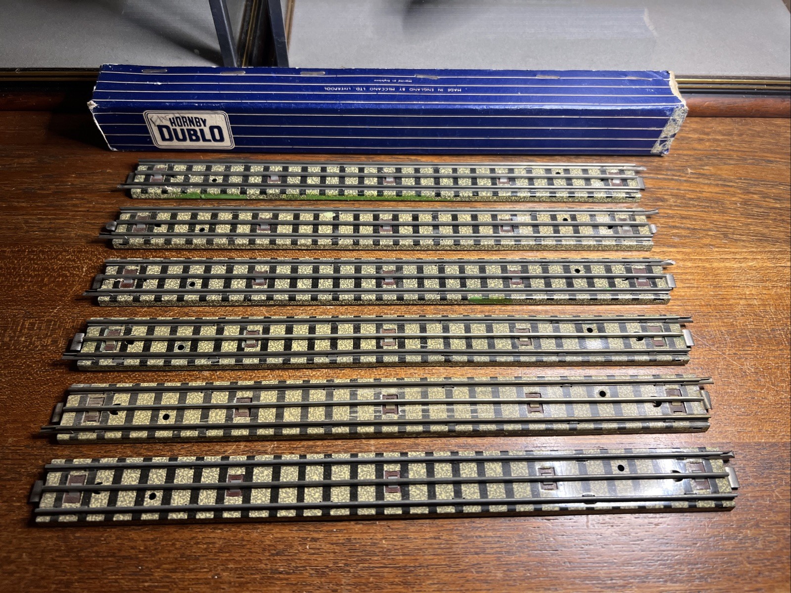 6 x HORNBY DUBLO 3 RAIL STRAIGHT PIECES OF TRACK WITH ORIGINAL BOX ...
