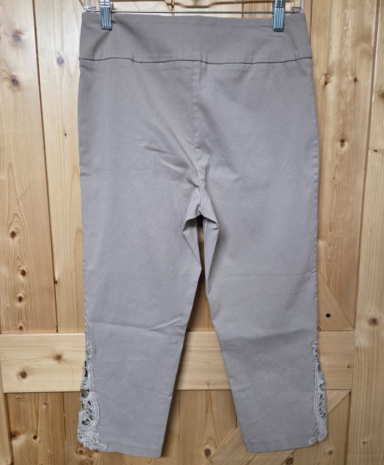 Jessica Riley ~ Pull On Capri's Women's M Beige Mid-Rise Stretch ~ Lace ...