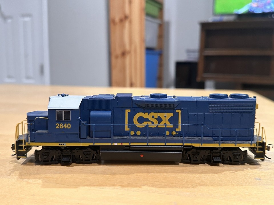 HO Scale CSX GP38-2 - Bachmann | eBay