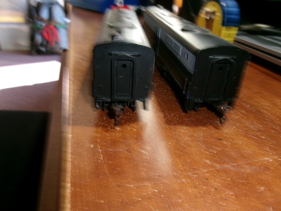 ATHEARN HO SCALE POWERED A AND B UNITS PA DIESEL LOCOMOTIVE-BALTIMORE ...