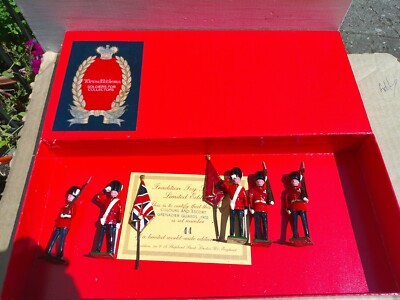 Tradition 28, Grenadier Guards Colours escort 1900, glossy painted lead ...
