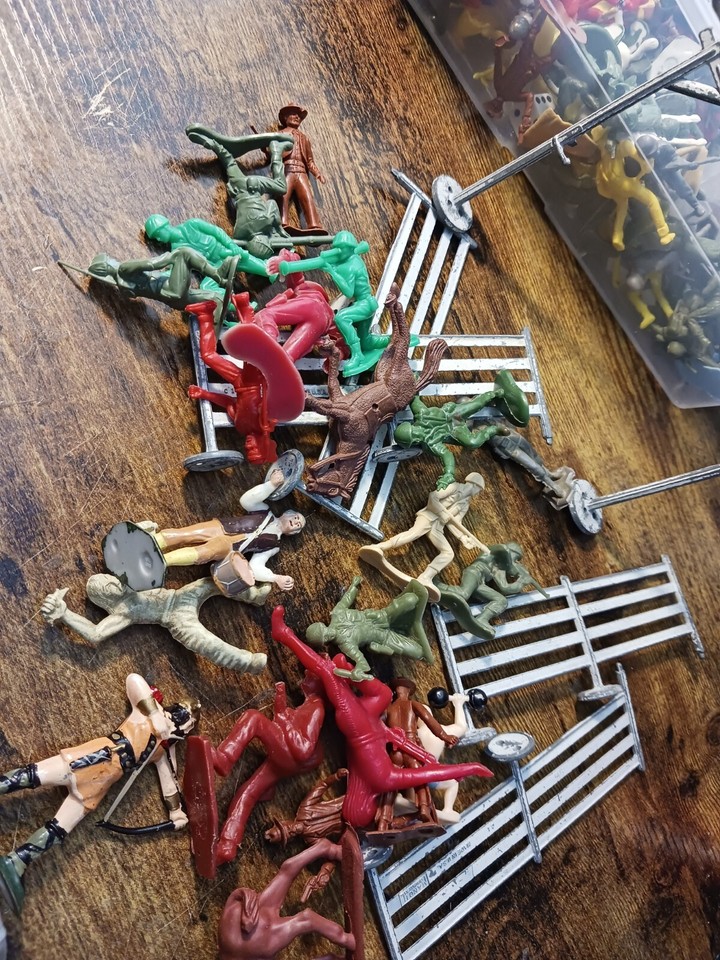 Huge lot of toy soldiers. marx. mpc. germans. usa. metallic. Read below ...