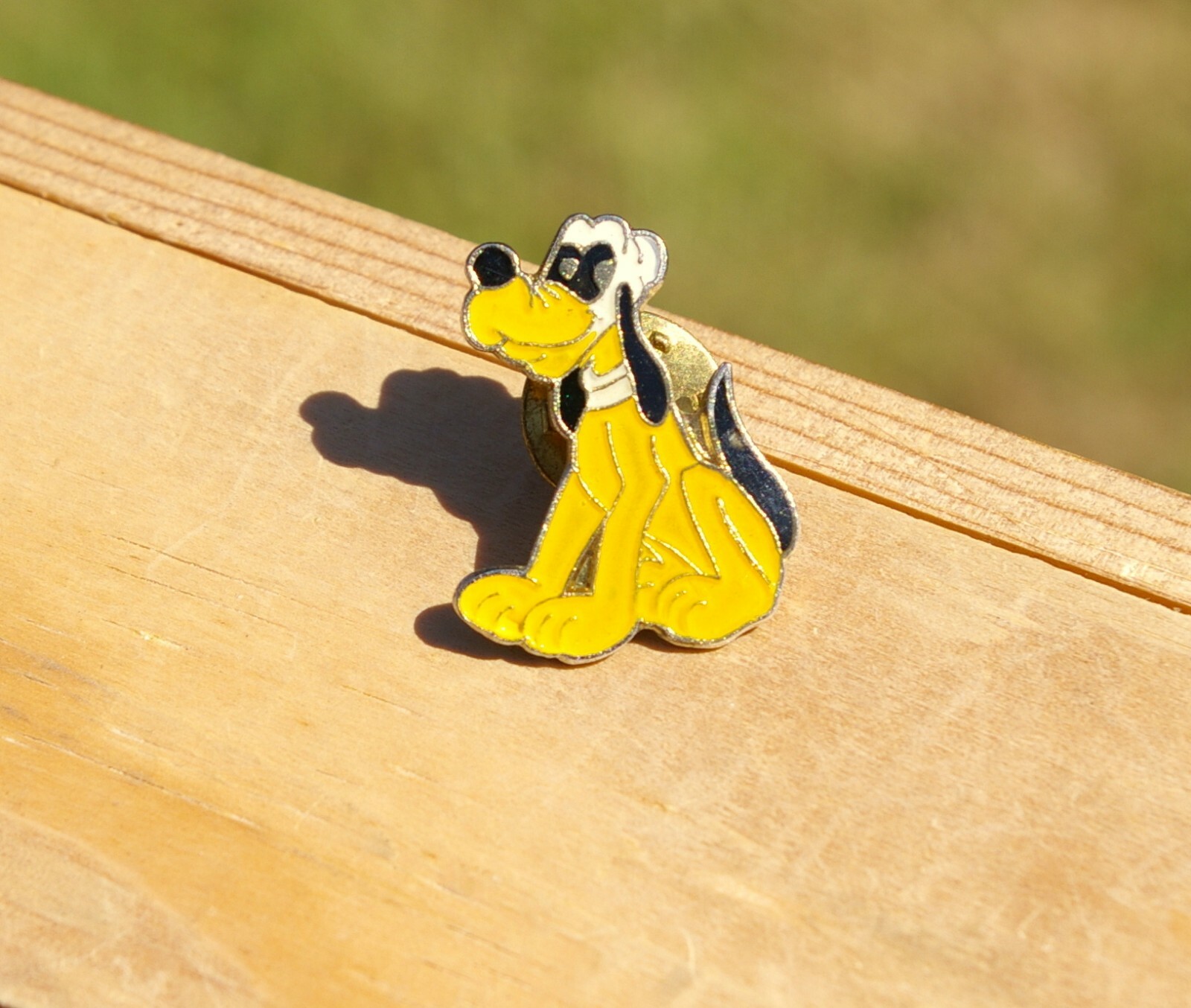 Walt Disney Pluto The Dog Gold Tone Metal & Enamel Lapel 1" Pin Pinback ...