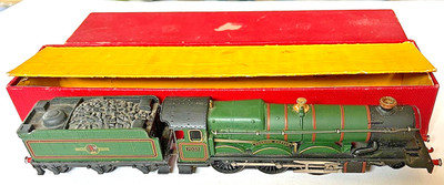 A BOXED HORNBY DUBLO BR DENBIGH CASTLE LOCOMOTIVE AND TENDER NUMBER ...