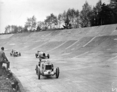 Charlie Dodson, MG, leads Kaye Don, Alfa Romeo 1934 Motor Racing Old ...
