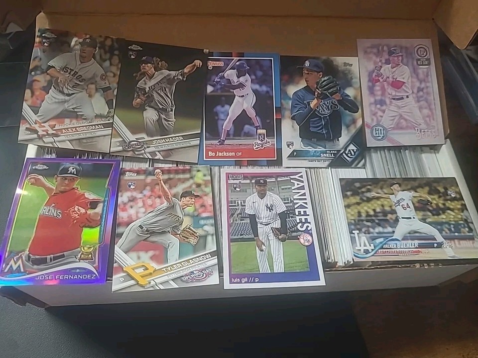 LOT OF RANDOM BASEBALL CARDS. Over 300 Cards Including, Autos, Relics ...