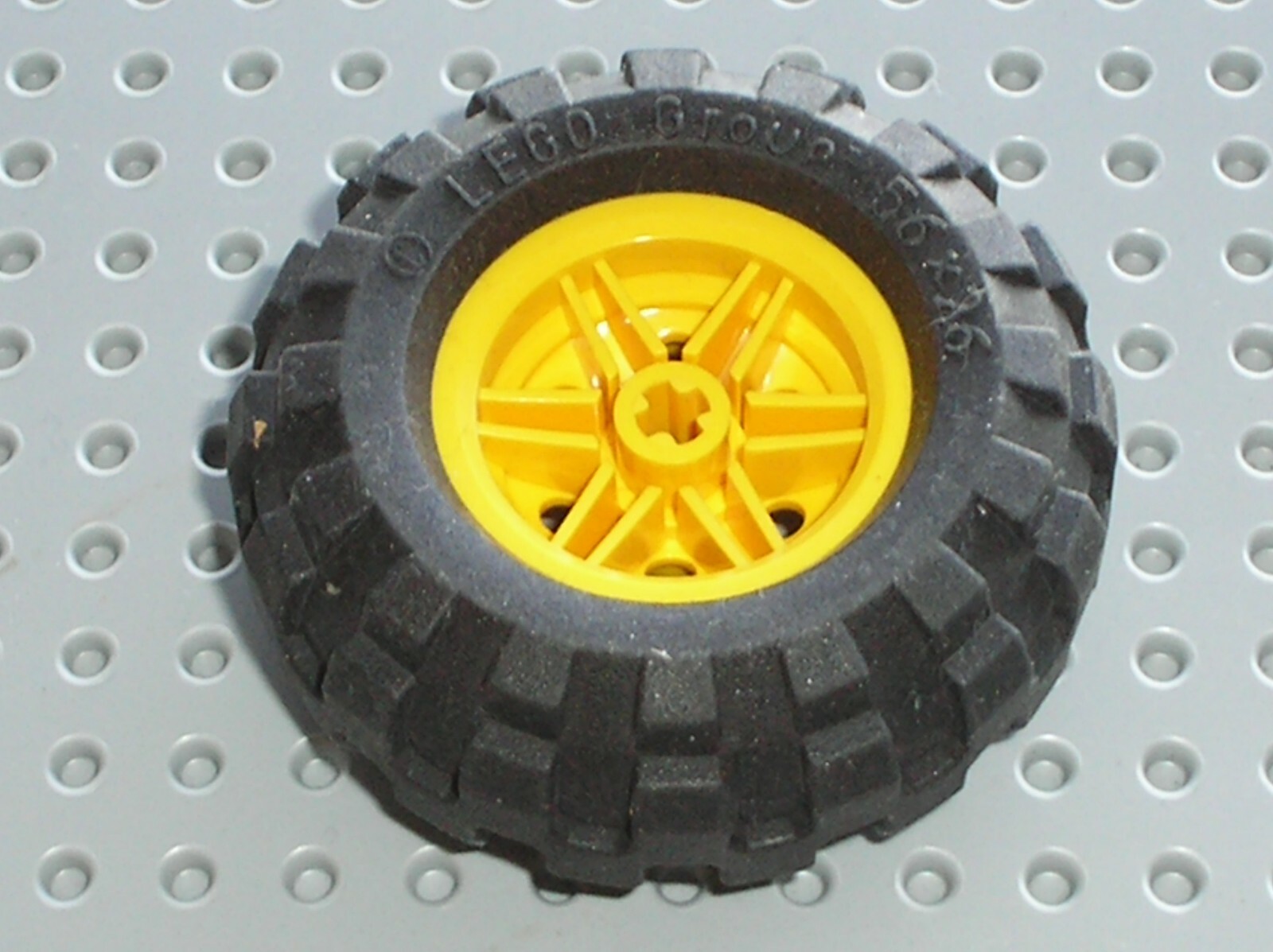 LEGO Yellow Wheel 30.4x 20 Black Tire 56x26 Ref 56145 55976 Set 4202 ...