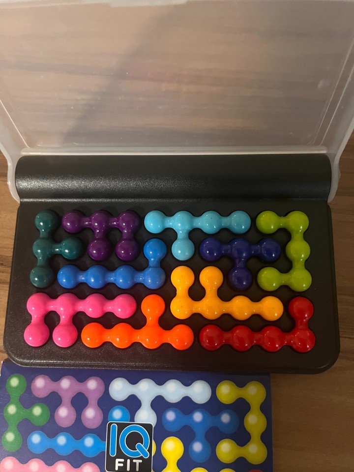 Smart puzzle Games IQ Fit a fun 3D travel game featuring 120 challenges ...