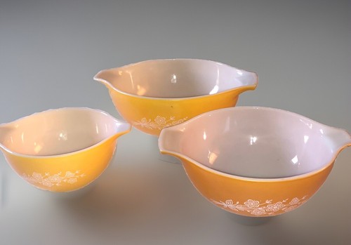 Lot of 3 Pyrex "Butterfly Gold" Nesting Bowls 443 2 1/2 qt. 442 2qt 441 ...