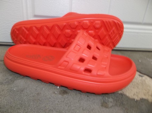 NWT MEN'S VANS SLIDE ON VR3 CUSH SANDALS.SIZE 9..BRAND NEW FOR 2024 ...