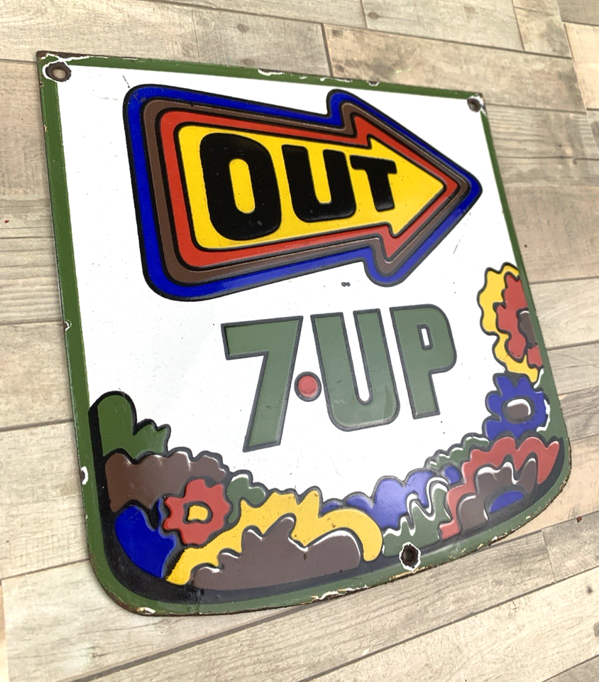 VINTAGE 7-UP OUT ARROW OIL GASOLINE SODA POP 7UP COKE PORCELAIN GAS OIL ...