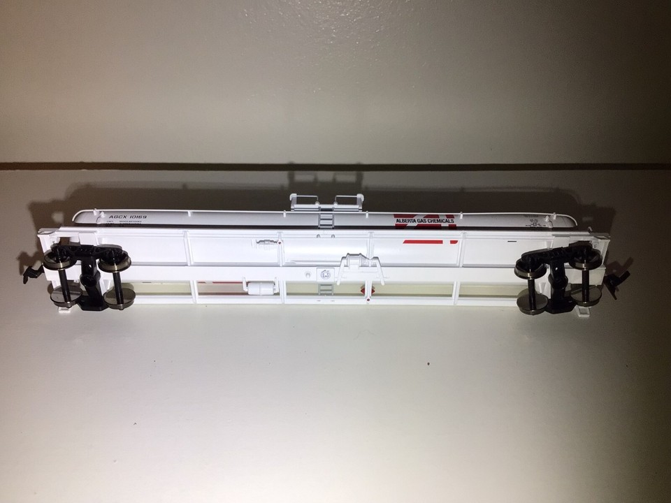 Athearn HO Scale Alberta Gas Chemicals Cryogenic Tank Car - AGCX 1089 ...
