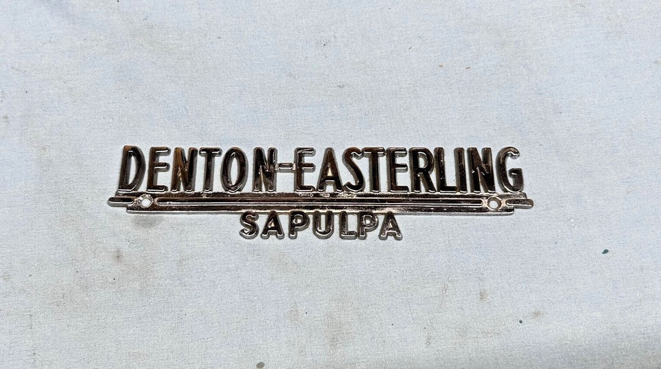 VINTAGE ORIGINAL DENTON-EASTERLING METAL CAR DEALER NAMEPLATE EMBLEM ...