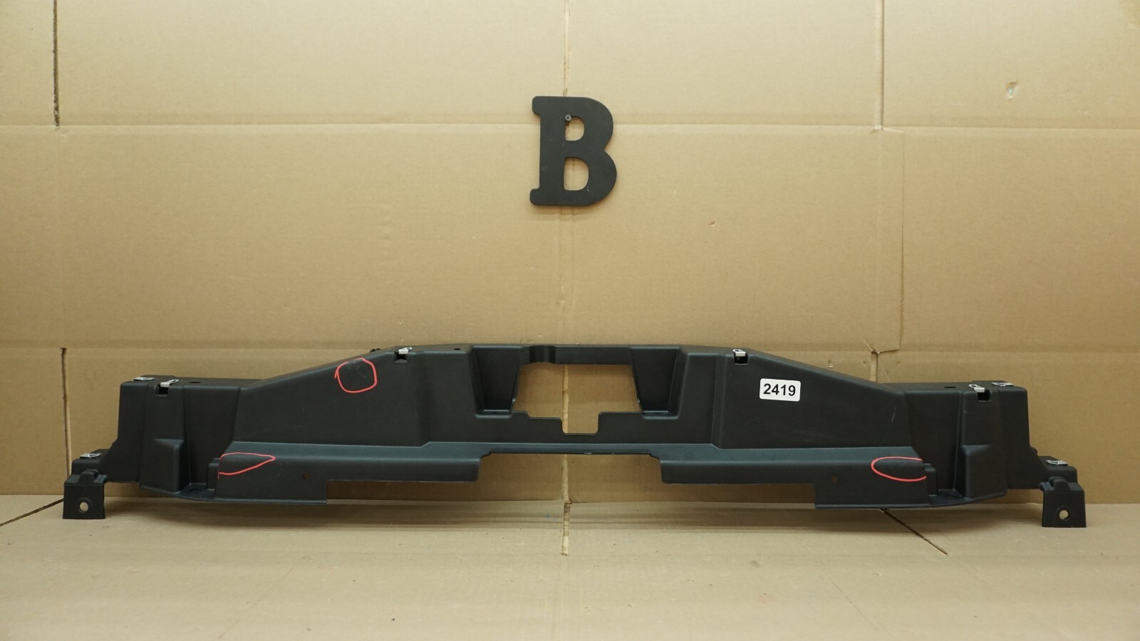 2007-2014 CHEVROLET SUBURBAN FRONT UPPER GRILLE MOUNTING BRACKET OEM ...