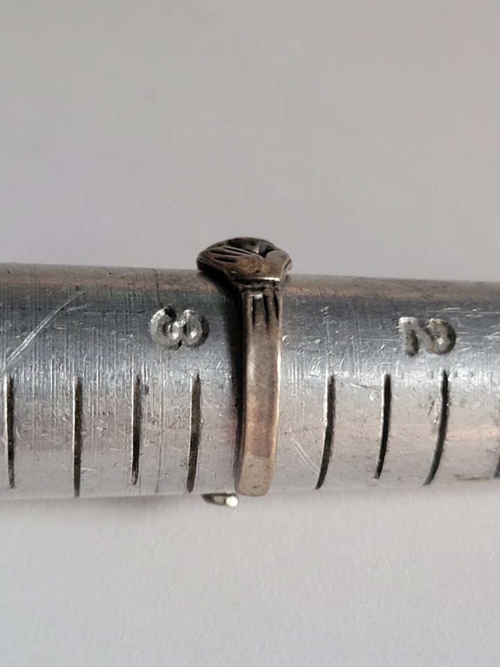 Sterling Silver .925 Irish Claddagh, Hands Holding Heart Toe Ring ...