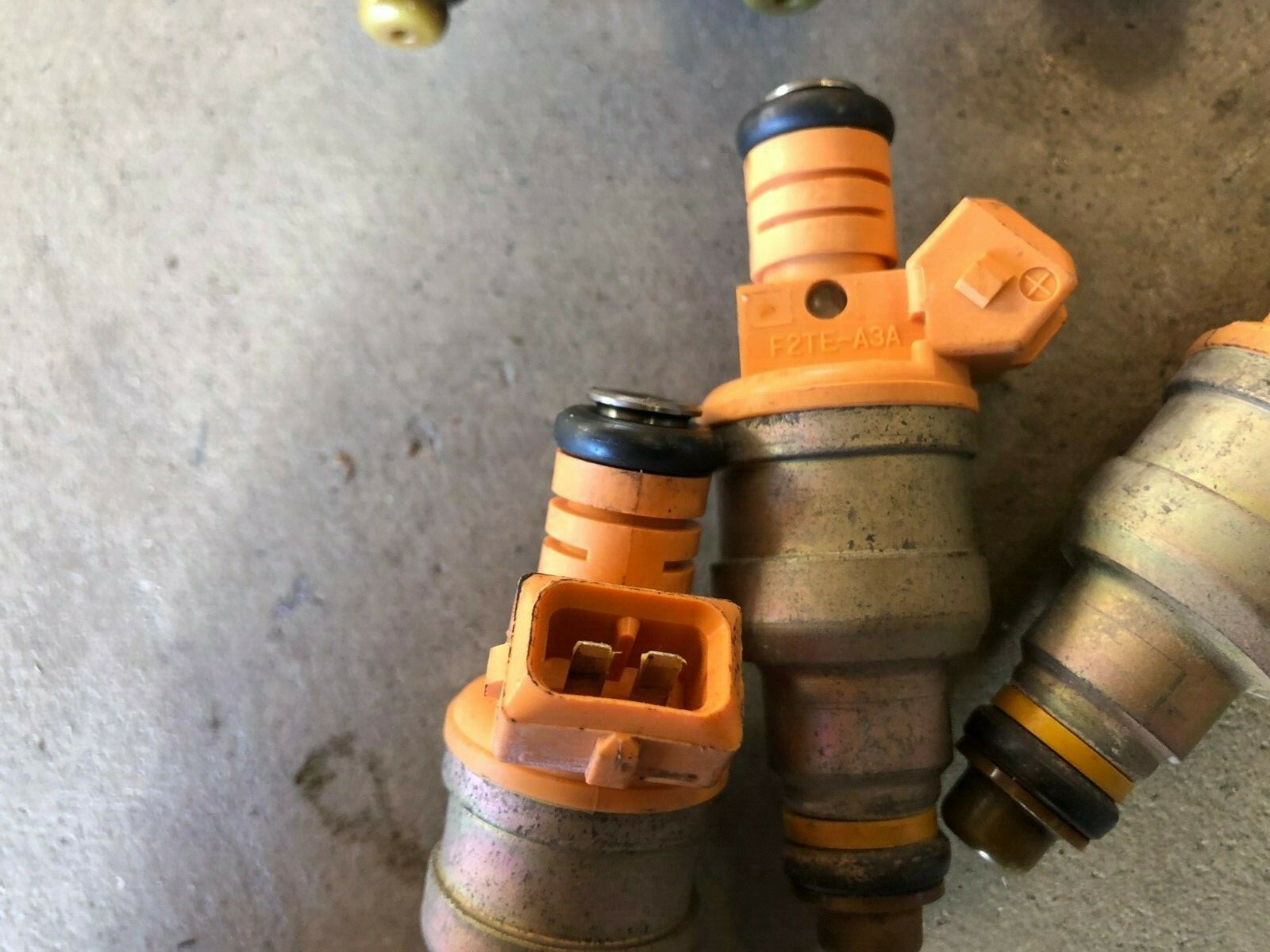 GENUINE BOSCH FORD TOP FEED FUEL INJECTOR 19LB OEM USED F2TE-A3A 208CC ...