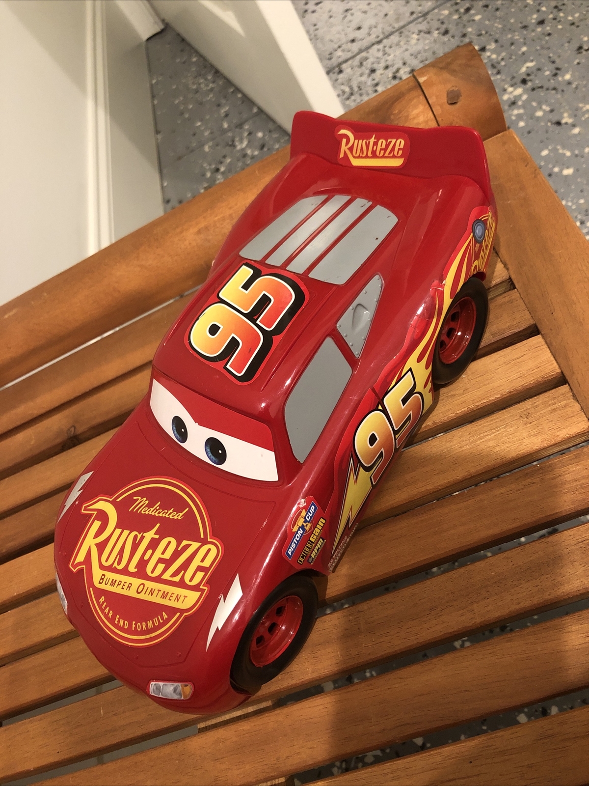 Disney Pixar Cars Rust-Eze Lightning McQueen #95 Diecast Racecar ...