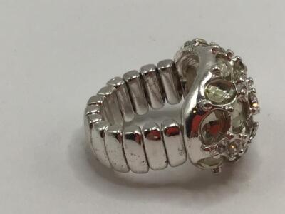 SILVER PLATED ELASTICATED RING WITH LARGE CRYSTAL FEATURE - SIZE 17.8MM ...