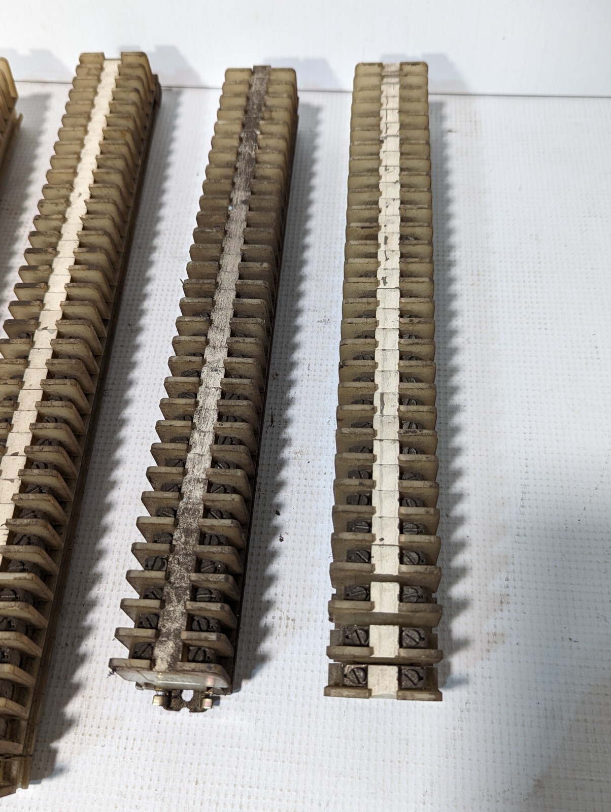 Lot of 4 DIN Rails of Approx. 100 Allen Bradley 1492-BUL Terminal ...